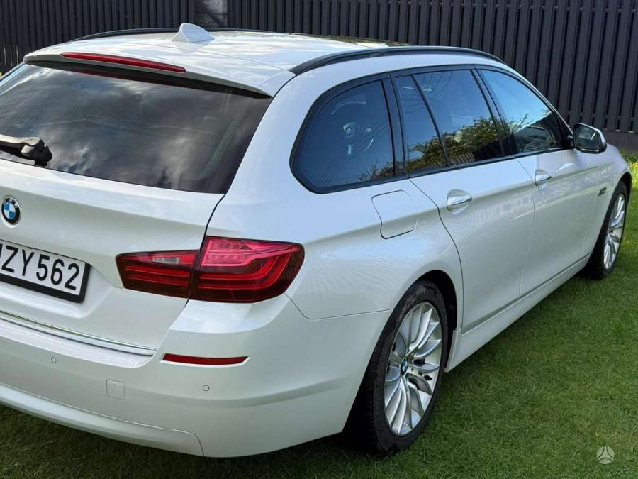 White BMW 530 2015 in Vilnius, with an engine capacity of 2.99 L and mileage of 269 thousand km for 10450 €, photo 7 on AUTOMOTO.COM.LV