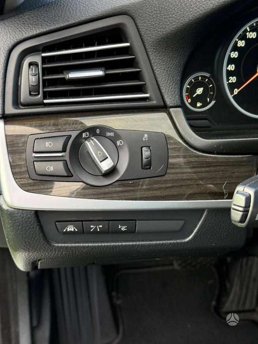 White BMW 530 2015 in Vilnius, with an engine capacity of 2.99 L and mileage of 269 thousand km for 10450 €, photo 13 on AUTOMOTO.COM.LV