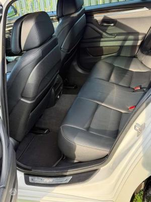 White BMW 530 2015 in Vilnius, with an engine capacity of 2.99 L and mileage of 269 thousand km for 10450 €, photo 19 on AUTOMOTO.COM.LV
