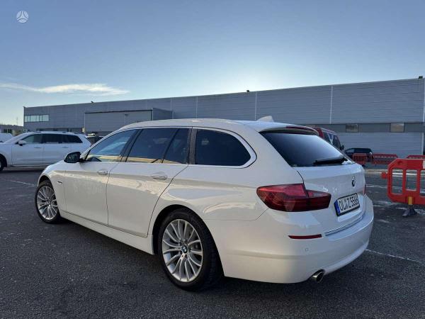 White BMW 530 2016 in Vilnius, with an engine capacity of 3.00 L and mileage of 258 thousand km for 13333 €, photo 7 on AUTOMOTO.COM.LV