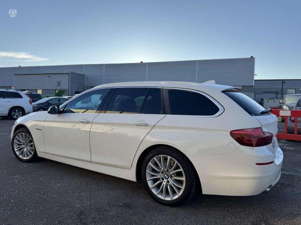 White BMW 530 2016 in Vilnius, with an engine capacity of 3.00 L and mileage of 258 thousand km for 13333 €, photo 10 on AUTOMOTO.COM.LV