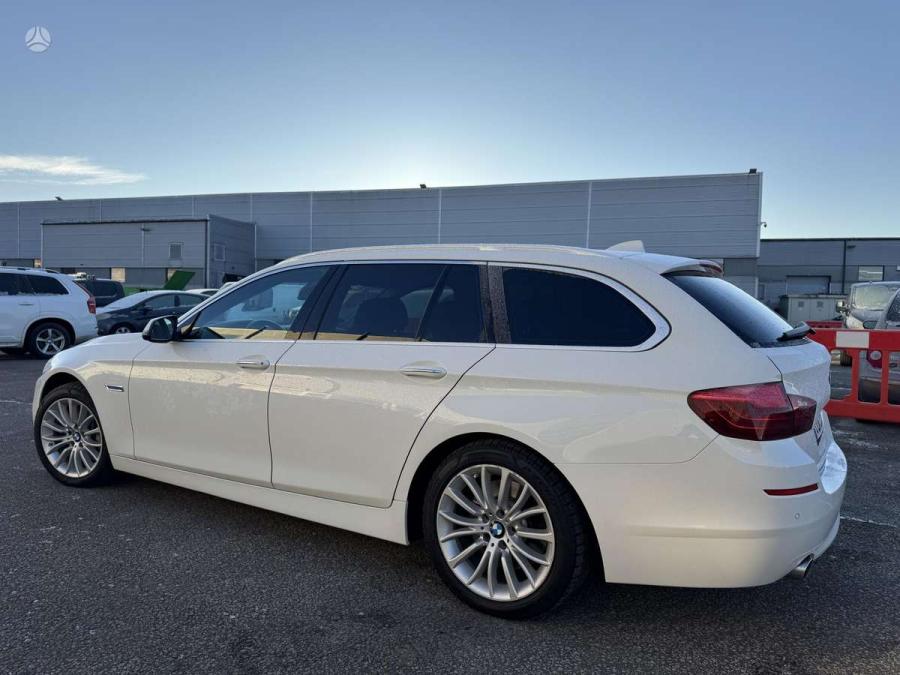 White BMW 530 2016 in Vilnius, with an engine capacity of 3.00 L and mileage of 258 thousand km for 13333 €, photo 10 on AUTOMOTO.COM.LV