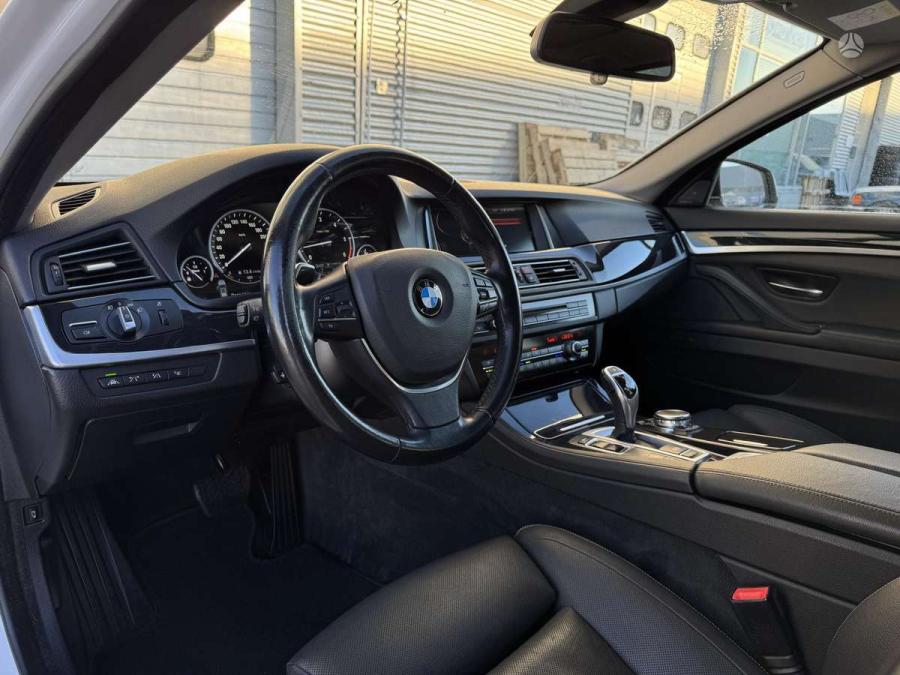 White BMW 530 2016 in Vilnius, with an engine capacity of 3.00 L and mileage of 258 thousand km for 13333 €, photo 11 on AUTOMOTO.COM.LV