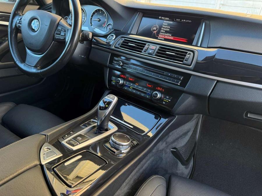 White BMW 530 2016 in Vilnius, with an engine capacity of 3.00 L and mileage of 258 thousand km for 13333 €, photo 15 on AUTOMOTO.COM.LV