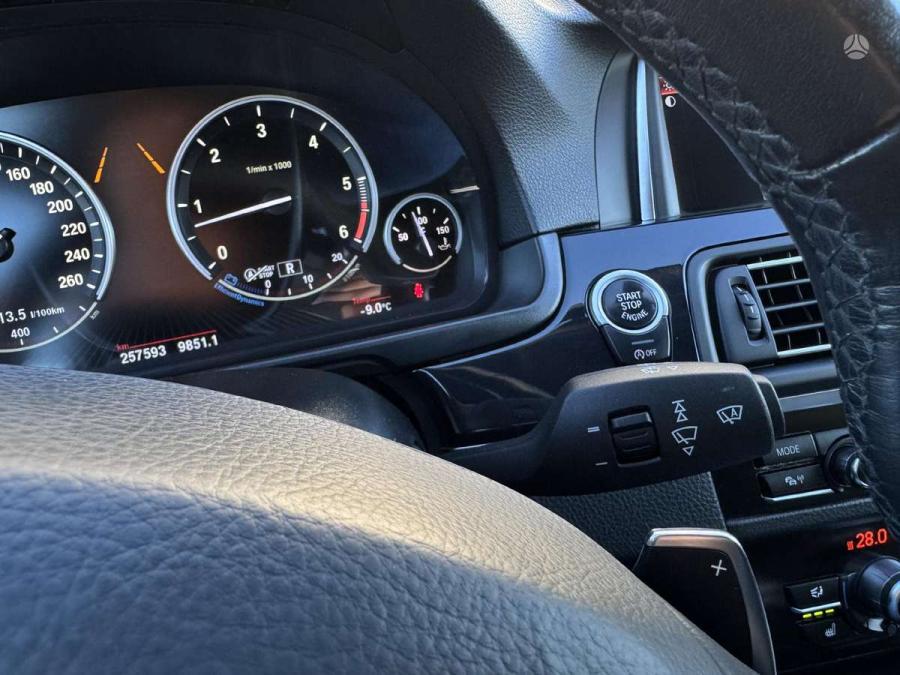 White BMW 530 2016 in Vilnius, with an engine capacity of 3.00 L and mileage of 258 thousand km for 13333 €, photo 25 on AUTOMOTO.COM.LV