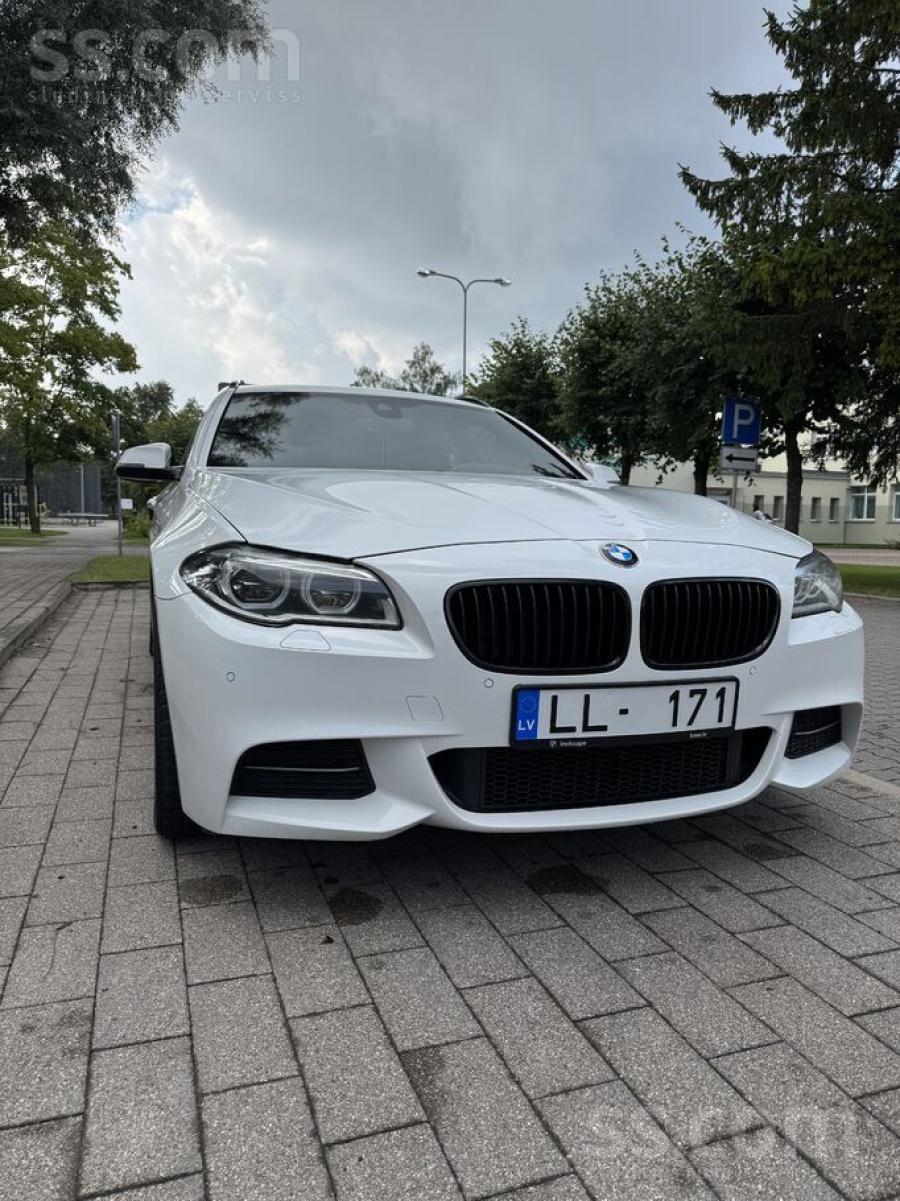 White BMW 530 2016 in Jelgava, with an engine capacity of 3.00 L and mileage of 331 thousand km for 15900 €, photo 5 on AUTOMOTO.COM.LV