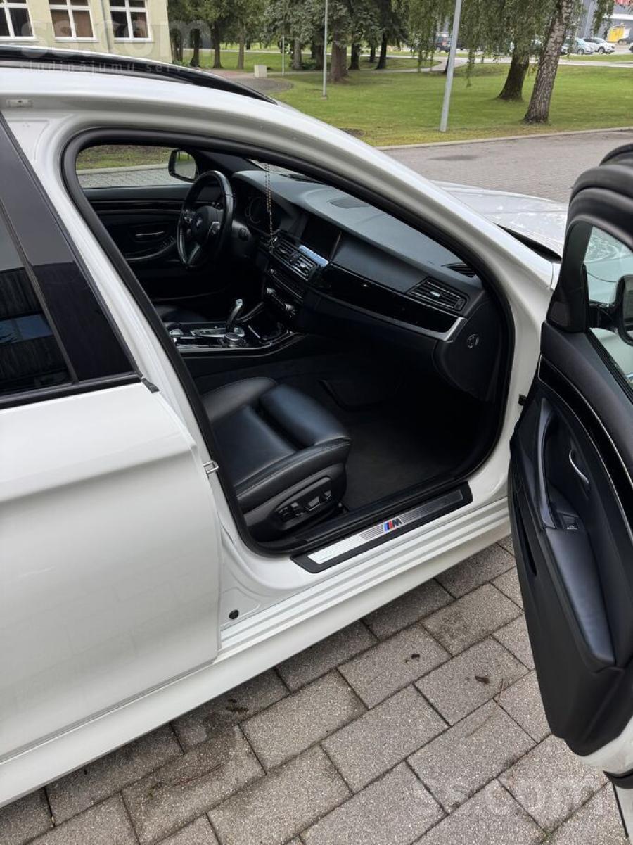 White BMW 530 2016 in Jelgava, with an engine capacity of 3.00 L and mileage of 331 thousand km for 15900 €, photo 15 on AUTOMOTO.COM.LV