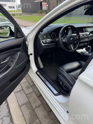 White BMW 530 2016 in Jelgava, with an engine capacity of 3.00 L and mileage of 331 thousand km for 15900 €, photo 16 on AUTOMOTO.COM.LV