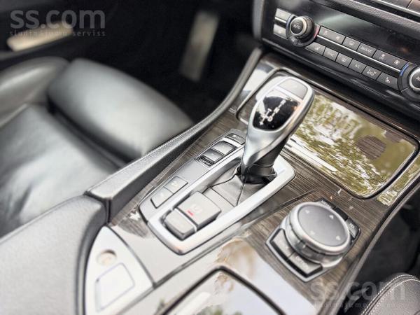 White BMW 530 2016 in Riga, with an engine capacity of 3.00 L and mileage of 258 thousand km for 14999 €, photo 11 on AUTOMOTO.COM.LV