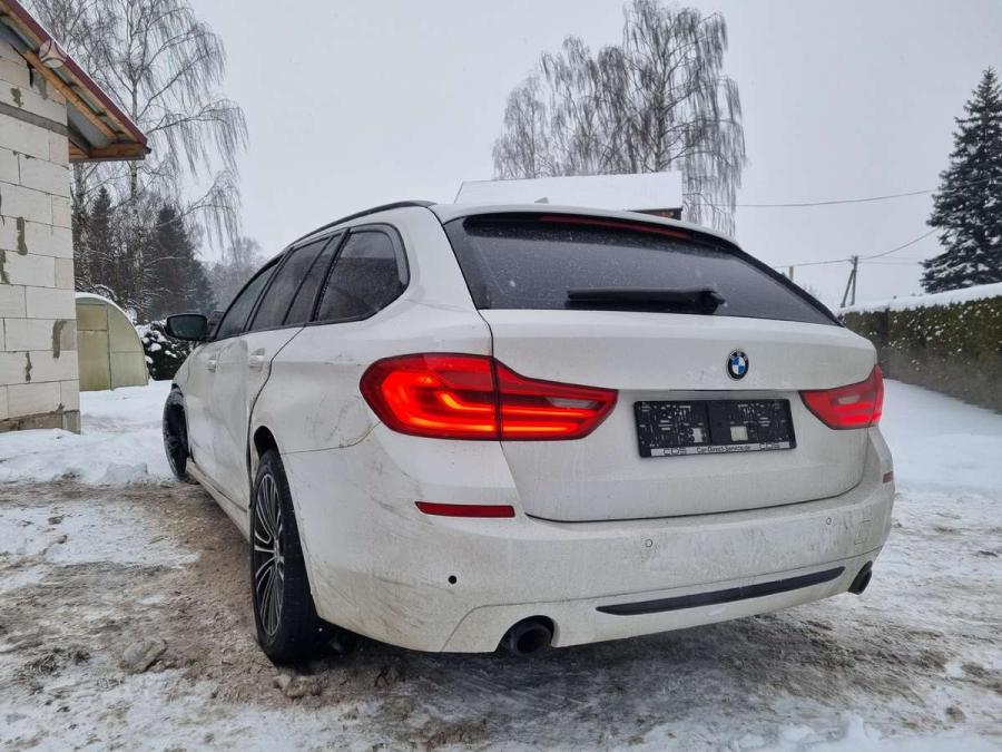White BMW 530 2017 in Panevezys, with an engine capacity of 2.99 L and mileage of 202 thousand km for 11600 €, photo 5 on AUTOMOTO.COM.LV