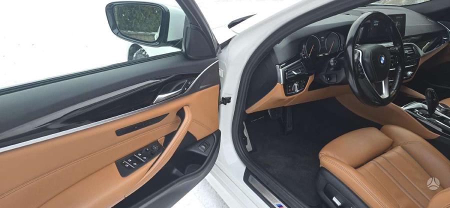 White BMW 530 2017 in Vilnius, with an engine capacity of 2.99 L and mileage of 343 thousand km for 17200 €, photo 12 on AUTOMOTO.COM.LV
