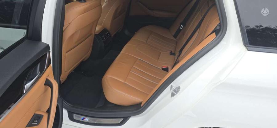White BMW 530 2017 in Vilnius, with an engine capacity of 2.99 L and mileage of 343 thousand km for 17200 €, photo 14 on AUTOMOTO.COM.LV