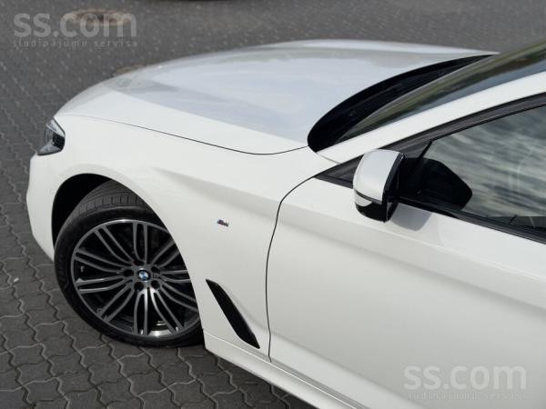 White BMW 530 2017 in Riga, with an engine capacity of 3.00 L and mileage of 272 thousand km for 20999 €, photo 10 on AUTOMOTO.COM.LV