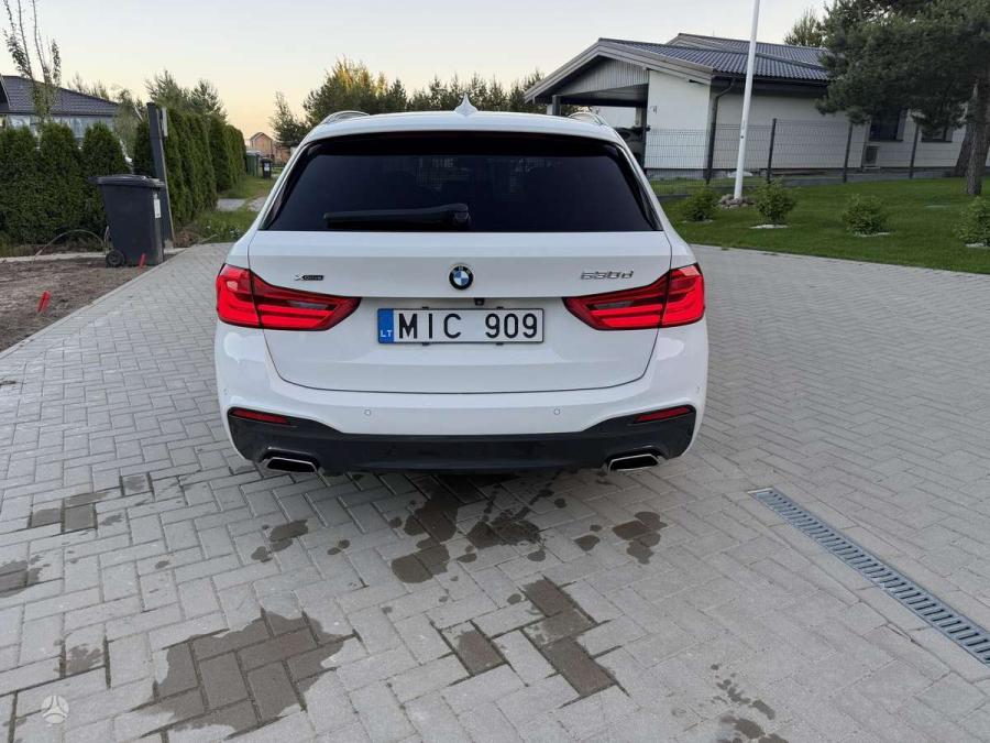 White BMW 530 2017 in Vilnius, with an engine capacity of 2.99 L and mileage of 350 thousand km for 19500 €, photo 11 on AUTOMOTO.COM.LV