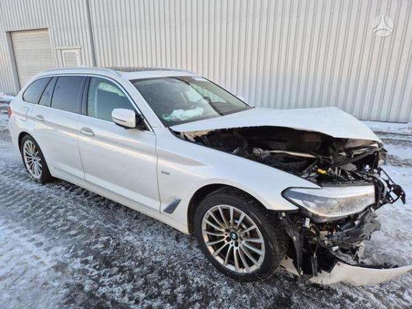 White BMW 530 2018 in Vilnius, with an engine capacity of 2.00 L and mileage of 138 thousand km for 10750 €, photo 1 on AUTOMOTO.COM.LV