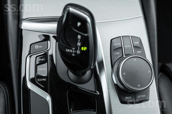 BMW 530 2018 RÄ«ga vietnÄ Balts BMW 530 2018 RÄ«ga, ar dzinÄja tilpumu 3.00 L un nobraukumu 165 tÅ«kst. km par 16900 ā¬, foto 9 vietnÄ AUTOMOTO.COM.LV
