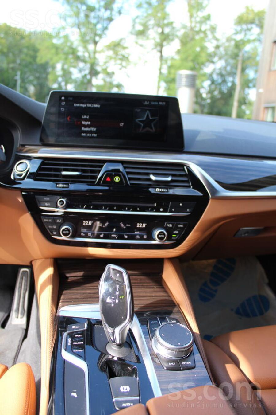 White BMW 530 2018 in Jelgava, with an engine capacity of 3.00 L and mileage of 279 thousand km for 19500 €, photo 14 on AUTOMOTO.COM.LV