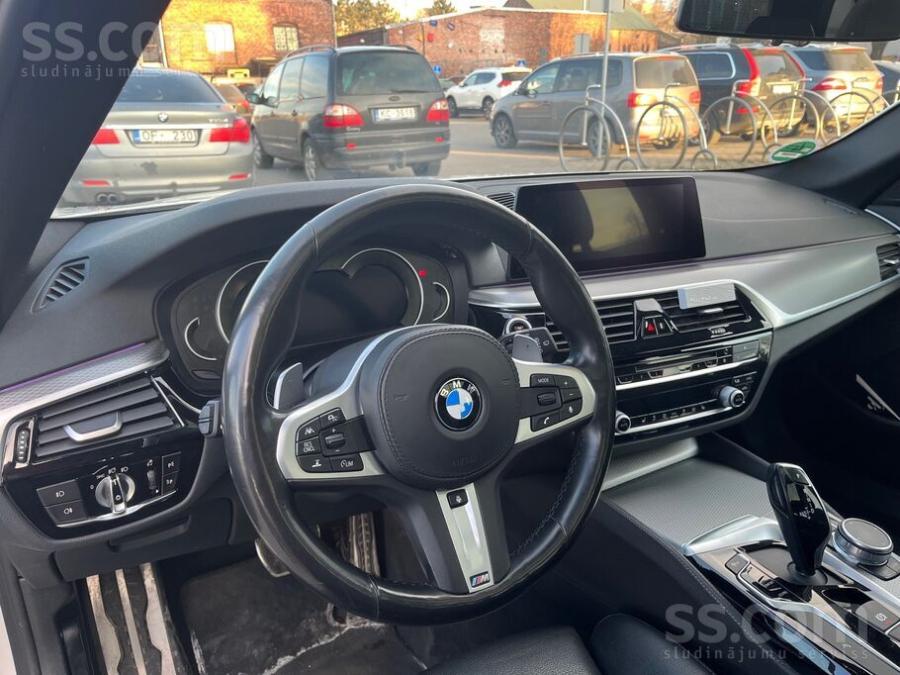 White BMW 530 2019 in Liepaja, with an engine capacity of 3.00 L and mileage of 162 thousand km for 26500 €, photo 9 on AUTOMOTO.COM.LV