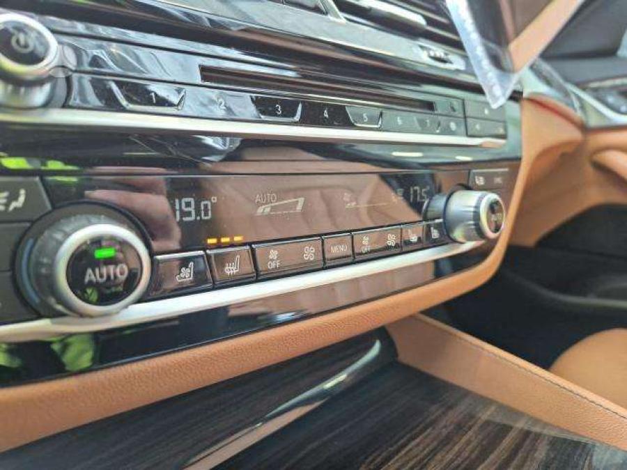 Balts BMW 530 2019 Viļņa, ar dzinēja tilpumu 2.99 L un nobraukumu 200 tūkst. km par 17900 €, foto 12 vietnē AUTOMOTO.COM.LV