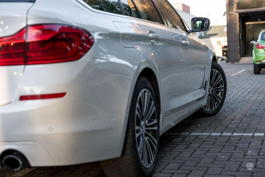 Balts BMW 530 2019 Viļņa, ar dzinēja tilpumu 2.99 L un nobraukumu 240 tūkst. km par 17600 €, foto 24 vietnē AUTOMOTO.COM.LV