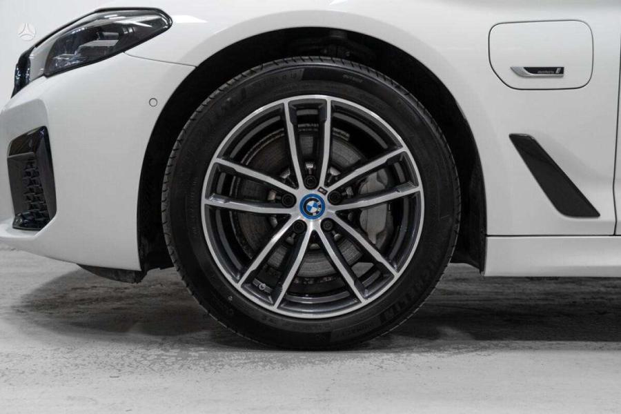 Balts BMW 530 2021 Viļņa, ar dzinēja tilpumu 2.00 L un nobraukumu 93 tūkst. km par 31900 €, foto 26 vietnē AUTOMOTO.COM.LV