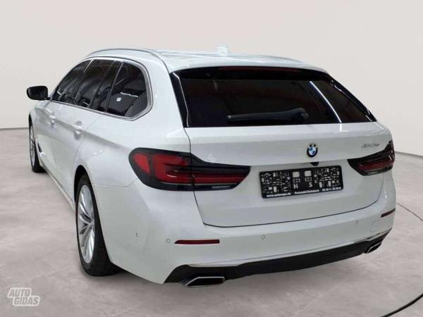 White BMW 530 2021 in Kaunas, with an engine capacity of 2.00 L and mileage of 77 thousand km for 31866 €, photo 2 on AUTOMOTO.COM.LV