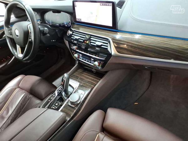 White BMW 530 2021 in Kaunas, with an engine capacity of 2.00 L and mileage of 77 thousand km for 31866 €, photo 6 on AUTOMOTO.COM.LV