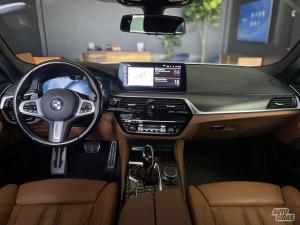 White BMW 530 2021 in Klaipeda, with an engine capacity of 3.00 L and mileage of 180 thousand km for 31881 €, photo 13 on AUTOMOTO.COM.LV