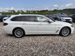 White BMW 530 2021 in Vilnius, with an engine capacity of 2.00 L and mileage of 176 thousand km for 21296 €, photo 8 on AUTOMOTO.COM.LV