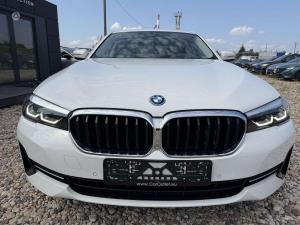 White BMW 530 2021 in Vilnius, with an engine capacity of 2.00 L and mileage of 176 thousand km for 21296 €, photo 10 on AUTOMOTO.COM.LV