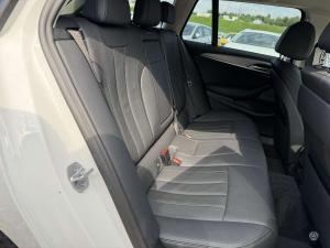 White BMW 530 2021 in Vilnius, with an engine capacity of 2.00 L and mileage of 176 thousand km for 21296 €, photo 14 on AUTOMOTO.COM.LV
