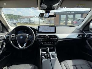 White BMW 530 2021 in Vilnius, with an engine capacity of 2.00 L and mileage of 176 thousand km for 21296 €, photo 17 on AUTOMOTO.COM.LV