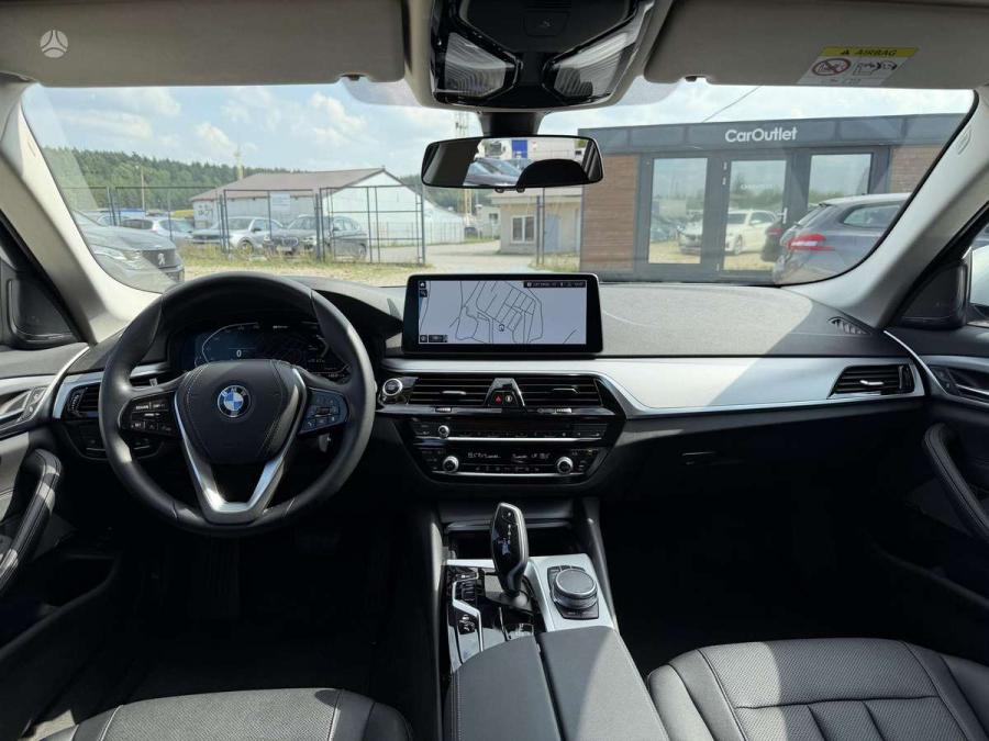 White BMW 530 2021 in Vilnius, with an engine capacity of 2.00 L and mileage of 176 thousand km for 21296 €, photo 17 on AUTOMOTO.COM.LV