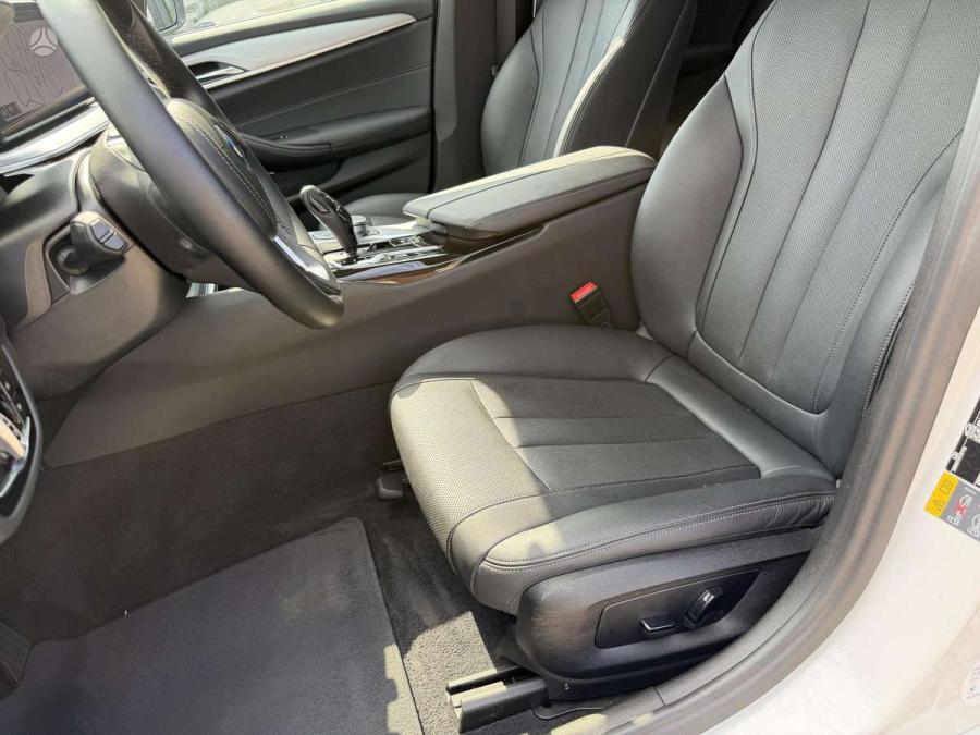 White BMW 530 2021 in Vilnius, with an engine capacity of 2.00 L and mileage of 176 thousand km for 21296 €, photo 18 on AUTOMOTO.COM.LV