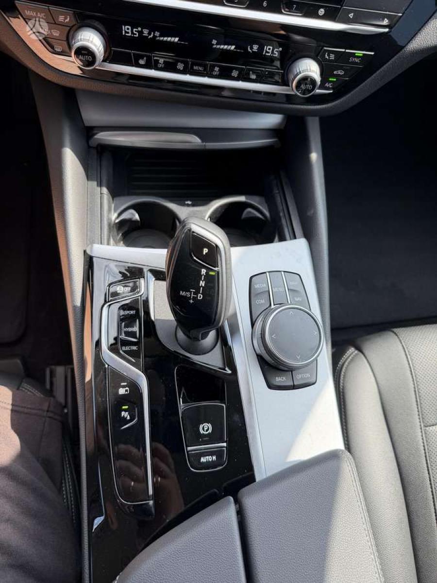 White BMW 530 2021 in Vilnius, with an engine capacity of 2.00 L and mileage of 176 thousand km for 21296 €, photo 21 on AUTOMOTO.COM.LV