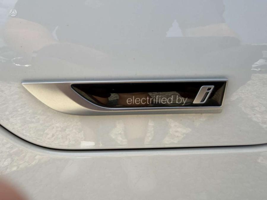 White BMW 530 2021 in Vilnius, with an engine capacity of 2.00 L and mileage of 176 thousand km for 21296 €, photo 22 on AUTOMOTO.COM.LV