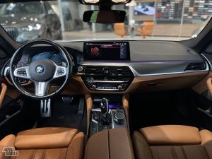 White BMW 530 2021 in Klaipeda, with an engine capacity of 3.00 L and mileage of 180 thousand km for 28955 €, photo 13 on AUTOMOTO.COM.LV