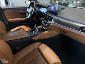 White BMW 530 2021 in Klaipeda, with an engine capacity of 3.00 L and mileage of 180 thousand km for 28955 €, photo 14 on AUTOMOTO.COM.LV