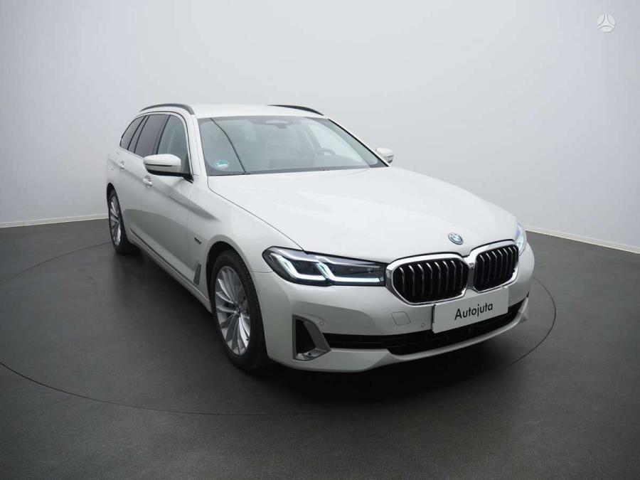 Balts BMW 530 2022 Viļņa, ar dzinēja tilpumu 2.00 L un nobraukumu 57 tūkst. km par 35900 €, foto 3 vietnē AUTOMOTO.COM.LV