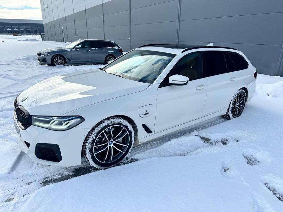 Balts BMW 530 2022 Kauņa, ar dzinēja tilpumu 2.00 L un nobraukumu 78 tūkst. km par 32450 €, foto 2 vietnē AUTOMOTO.COM.LV