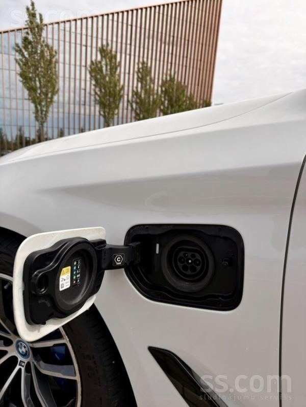 Balts BMW 530 2022 Ventspils, ar dzinēja tilpumu 2.00 L un nobraukumu 182 tūkst. km par 29000 €, foto 4 vietnē AUTOMOTO.COM.LV
