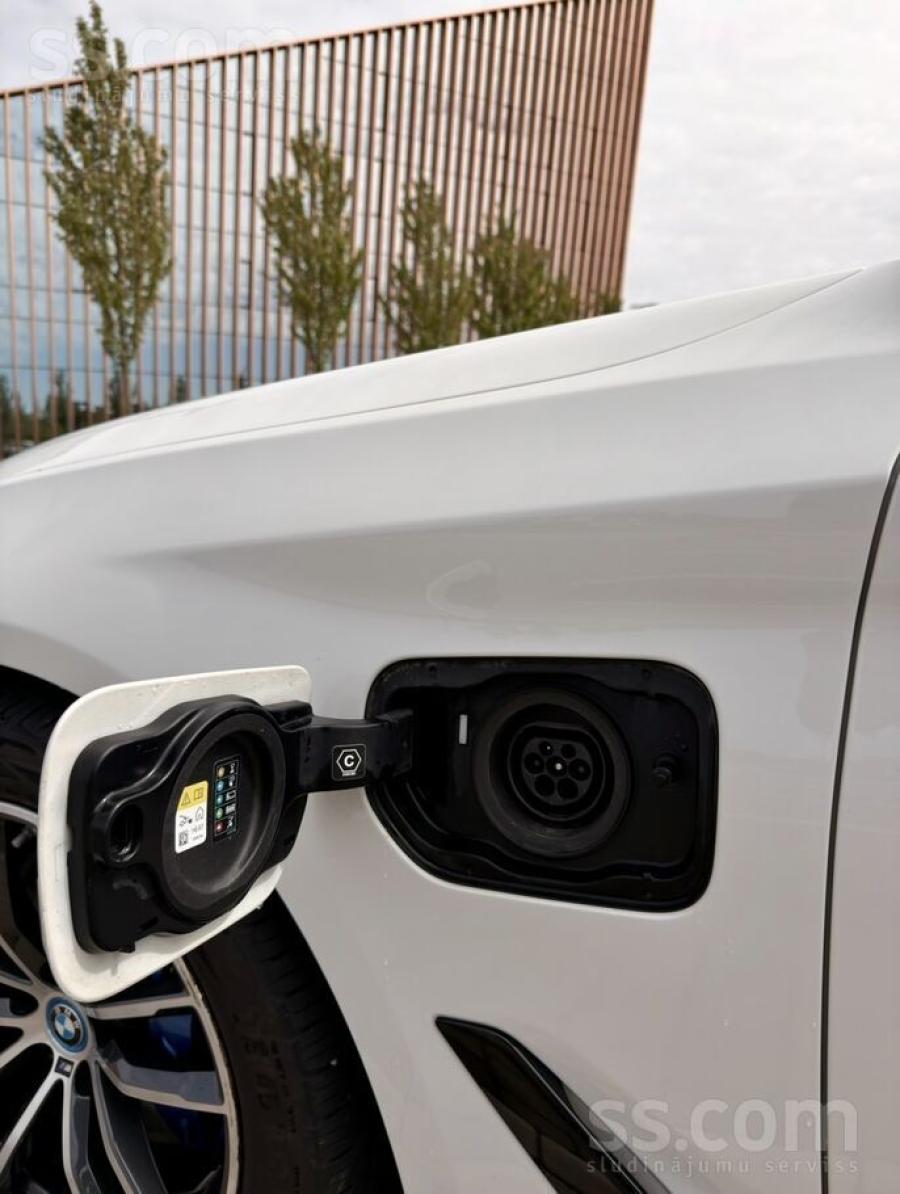 Balts BMW 530 2022 Ventspils, ar dzinēja tilpumu 2.00 L un nobraukumu 182 tūkst. km par 29000 €, foto 5 vietnē AUTOMOTO.COM.LV