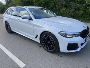 White BMW 530 2022 in Telschi, with an engine capacity of 2.99 L and mileage of 84 thousand km for 29220 €, photo  on AUTOMOTO.COM.LV