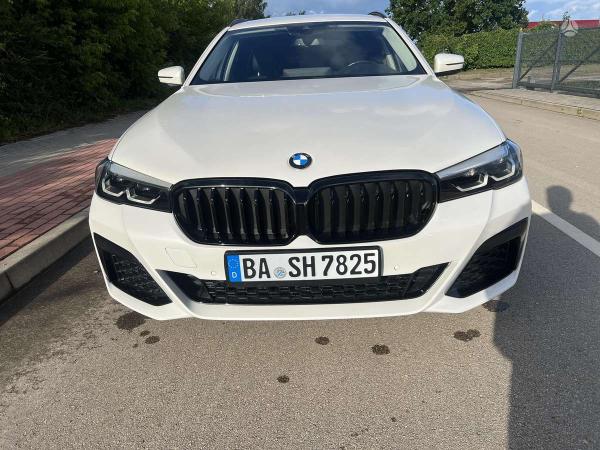 Белый БМВ 530 2022 в Тельшяй, объемом двигателя 2.99 л и пробегом 84 тыс. км за 29220 €, фото 3 на AUTOMOTO.COM.LV