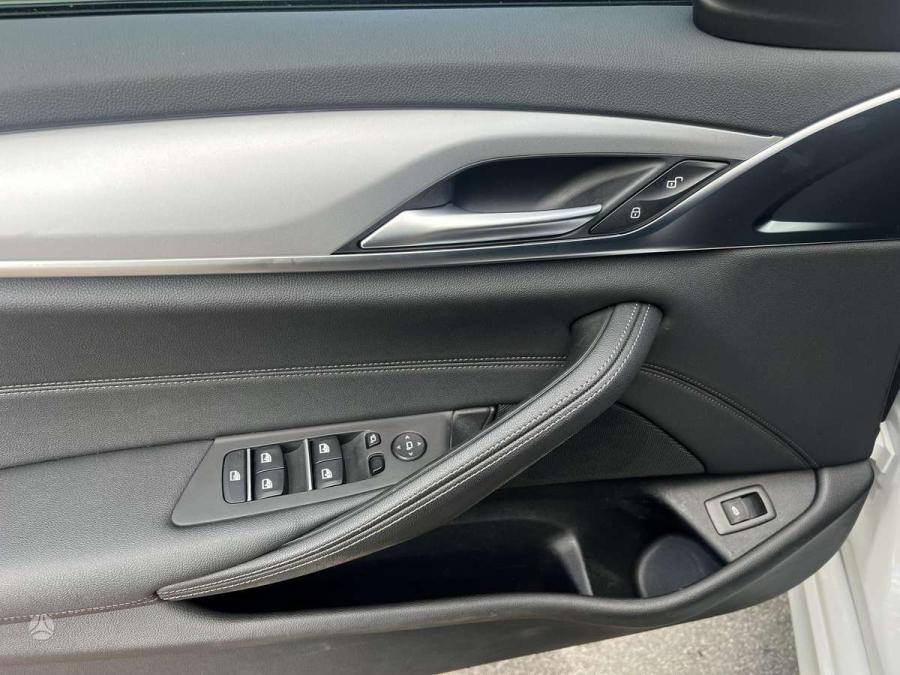 Balts BMW 530 2022 Telšiai, ar dzinēja tilpumu 2.99 L un nobraukumu 84 tūkst. km par 29220 €, foto 21 vietnē AUTOMOTO.COM.LV