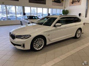 White BMW 530 2022 in Vilnius, with an engine capacity of 2.00 L and mileage of 62 thousand km for 28500 €, photo 3 on AUTOMOTO.COM.LV
