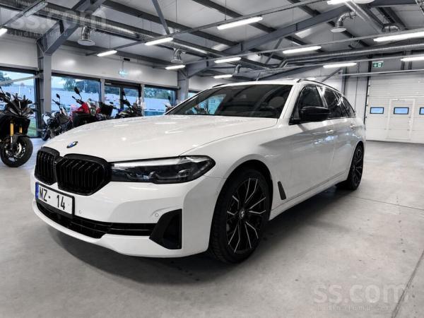 White BMW 530 2022 in Riga, with an engine capacity of 3.00 L and mileage of 199 thousand km for 29990 €, photo 1 on AUTOMOTO.COM.LV