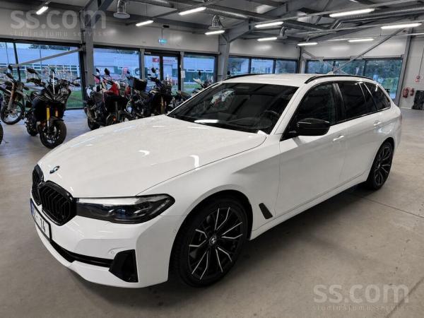White BMW 530 2022 in Riga, with an engine capacity of 3.00 L and mileage of 199 thousand km for 29990 €, photo 5 on AUTOMOTO.COM.LV
