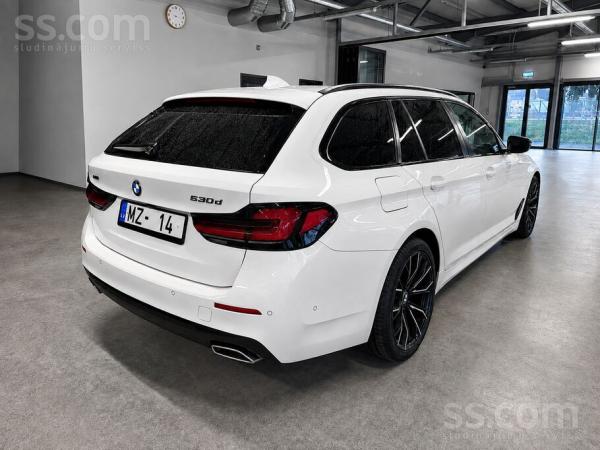 White BMW 530 2022 in Riga, with an engine capacity of 3.00 L and mileage of 199 thousand km for 29990 €, photo 7 on AUTOMOTO.COM.LV