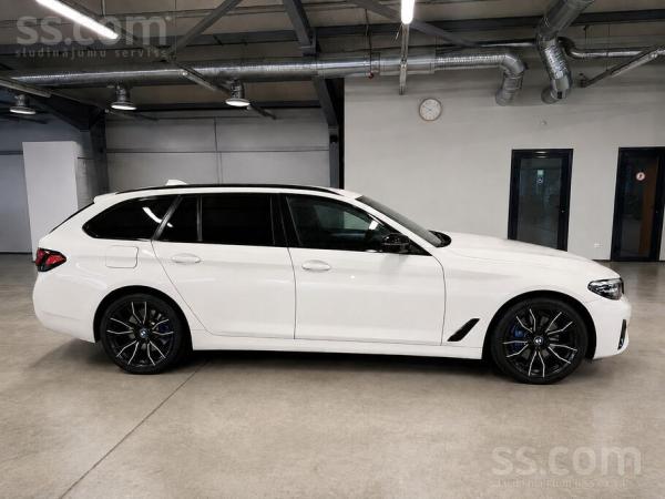 White BMW 530 2022 in Riga, with an engine capacity of 3.00 L and mileage of 199 thousand km for 29990 €, photo 9 on AUTOMOTO.COM.LV